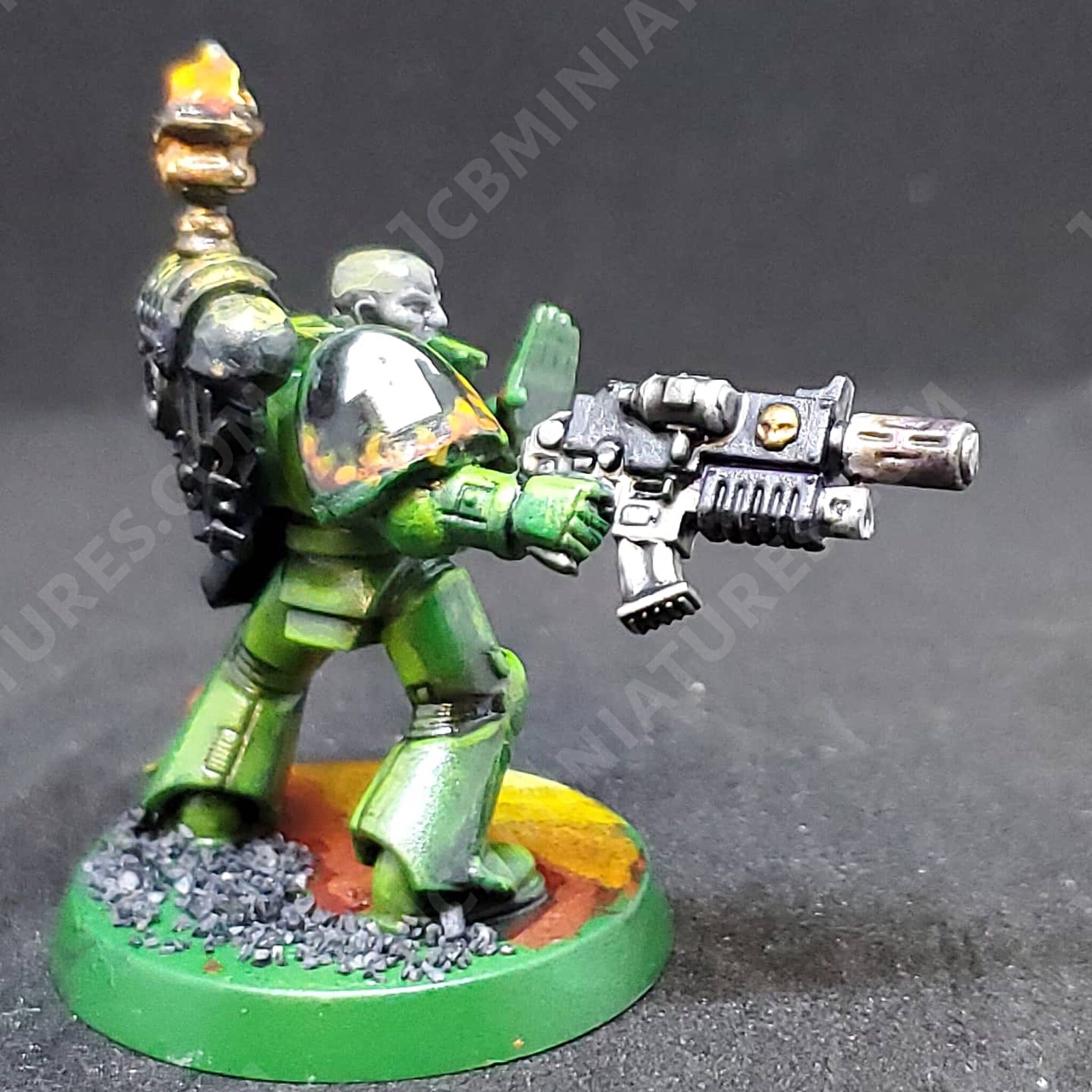 Warhammer 40k Space Marine Salamander sergeant with combo bolt gun ...